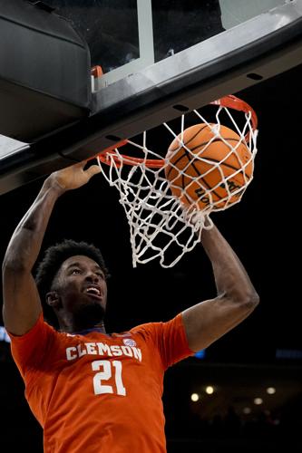Clemson upsets Arizona to march into Elite Eight