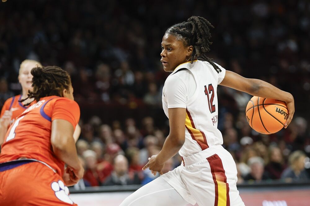 Fulwiley helps Gamecocks rout Clemson
