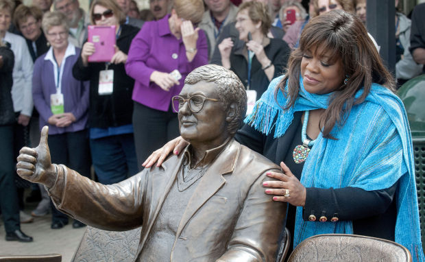 Ebertfest: Bronze statue of film critic unveiled
