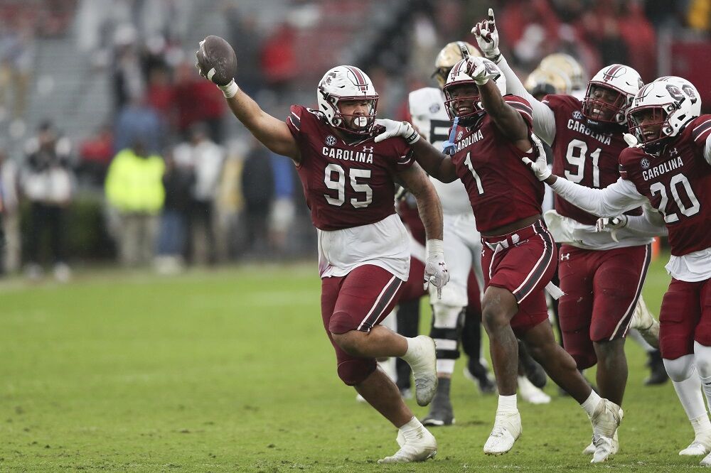 Gamecocks defense raving about linebackers and edge rushers