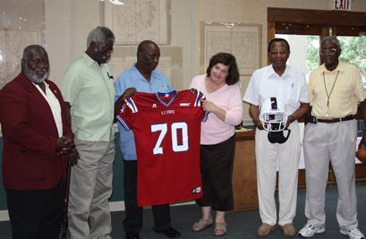 Willie 'Big Joe' Holman's family donates jersey, helmet to Calhoun ...