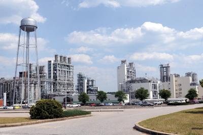 DAK completes purchase of Eastman plant