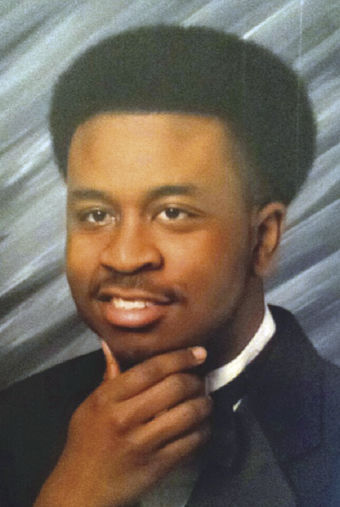 Isaac recognized by Sigma Alpha Lambda