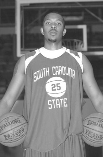 Carter leaves SCSU hoops team, Adams returns