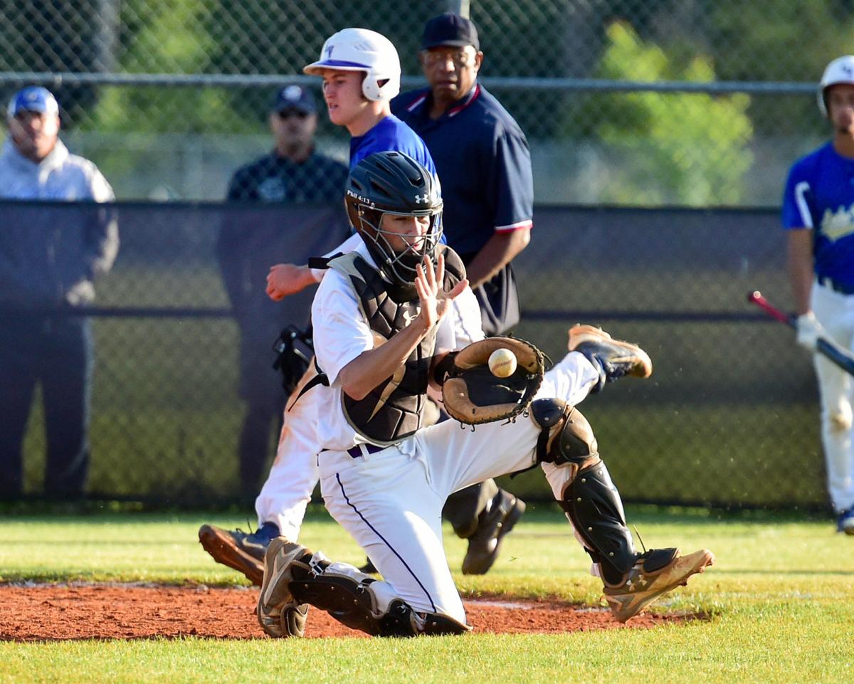 Wild Gators squash Yellow Jackets' offense in 10-3 playoff win
