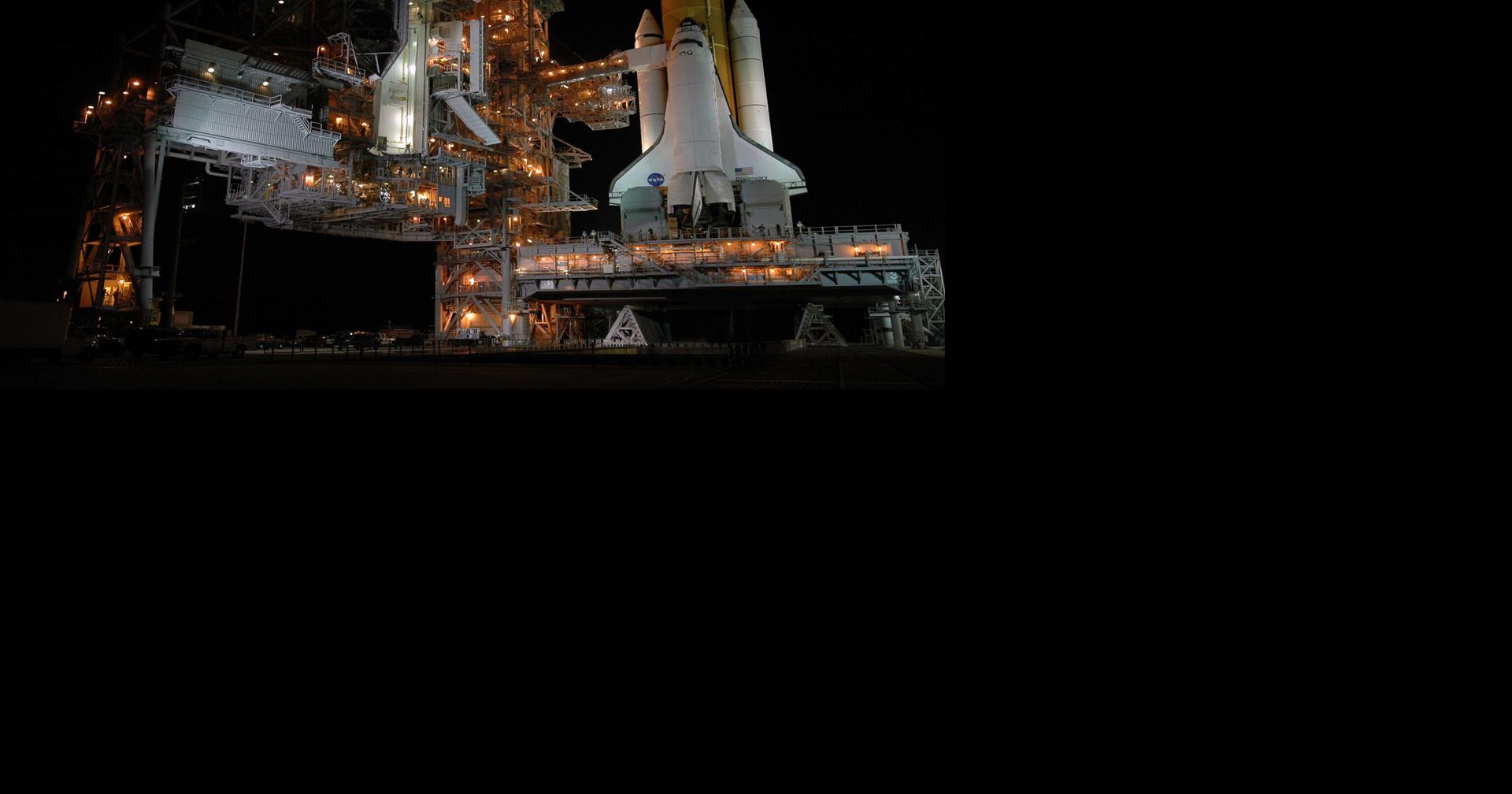 Space Shuttle Discovery's Move to Houston Meets Democratic U.S ...