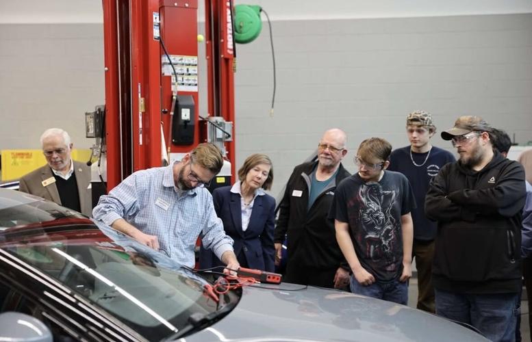 Lt. Gov.Hunt visits ACC on college tour | Education | thetimesnews.com