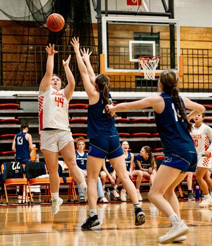 Bluegrass United pulls away from Williamsburg, 61-28 | Sports ...