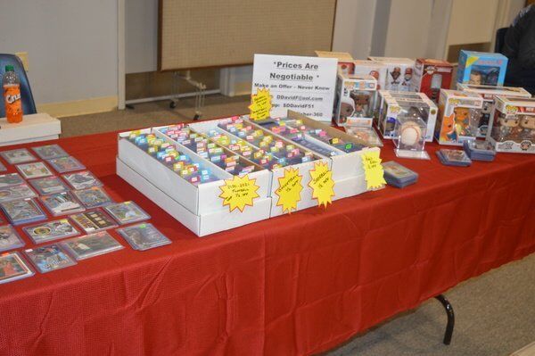 Trading card collectors gather | Local News | thetimestribune.com