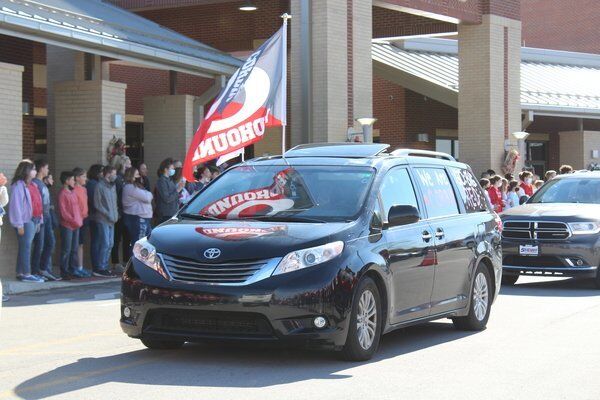 8th grade Redhound football team en route to state championship game ...