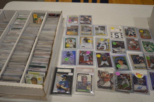 Trading card collectors gather | Local News | thetimestribune.com