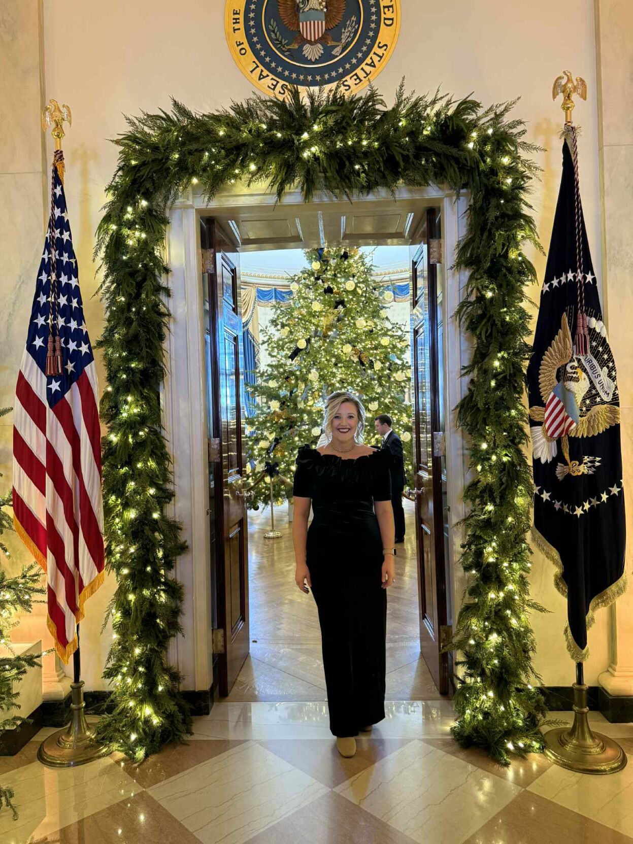 Williamsburg teacher helps bring holiday magic to the White House ...
