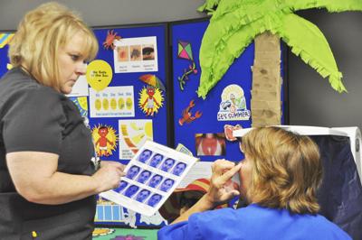 Hospital's DermaScan machine let individuals check for sun damage ...