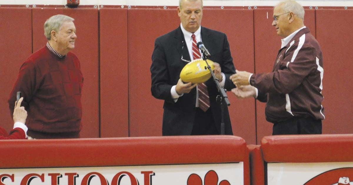 Former Redhound and Super Bowl player Bird presents Golden Football to ...