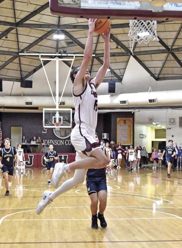 Boys varsity basketball faces tough season | Sports | thetomahawk.com