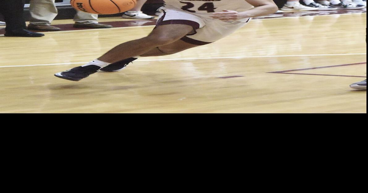 Boys varsity basketball faces tough season | Sports | thetomahawk.com