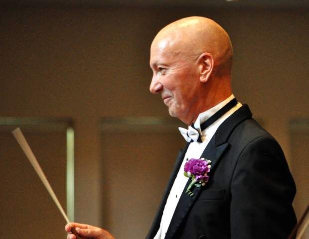 The grand finale: Ken Hardin prepares to conduct the Sierra Master ...