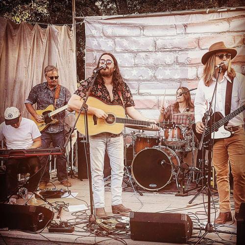 Aaron Ross with Farrow and the Peach Leaves take the stage at the ...