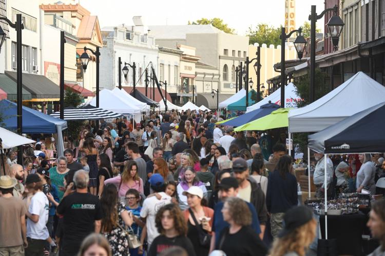 'Sip, stroll, and shop': Grass Valley's Thursday Night Market to resume ...