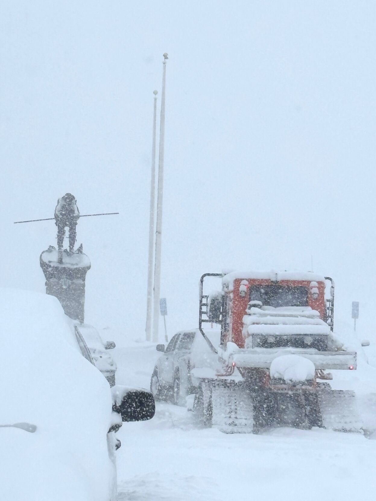 Heavy snow snarls traffic in Nevada County; avalanche traps skiers in ...