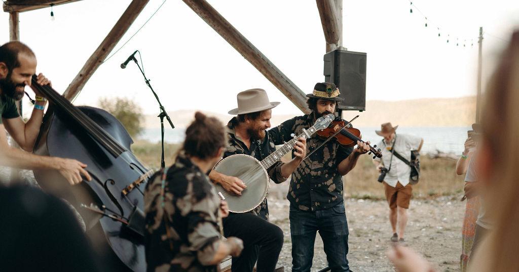 Quattlebaum & Charlie Marks at Gold Vibe Kombuchary | Entertainment ...