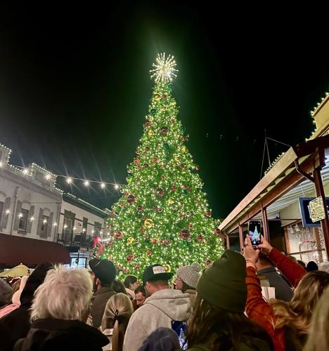 It’s beginning to look a lot like Christmas on the Mill Street Plaza ...