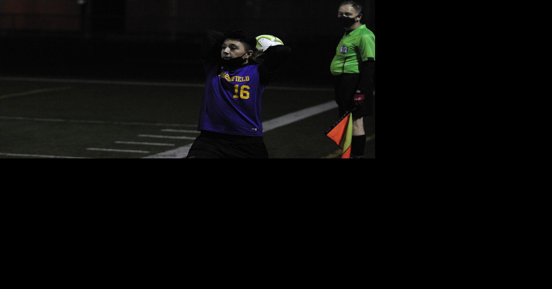 Soccer teams bond through fall matches | Local Sports | theworldlink.com