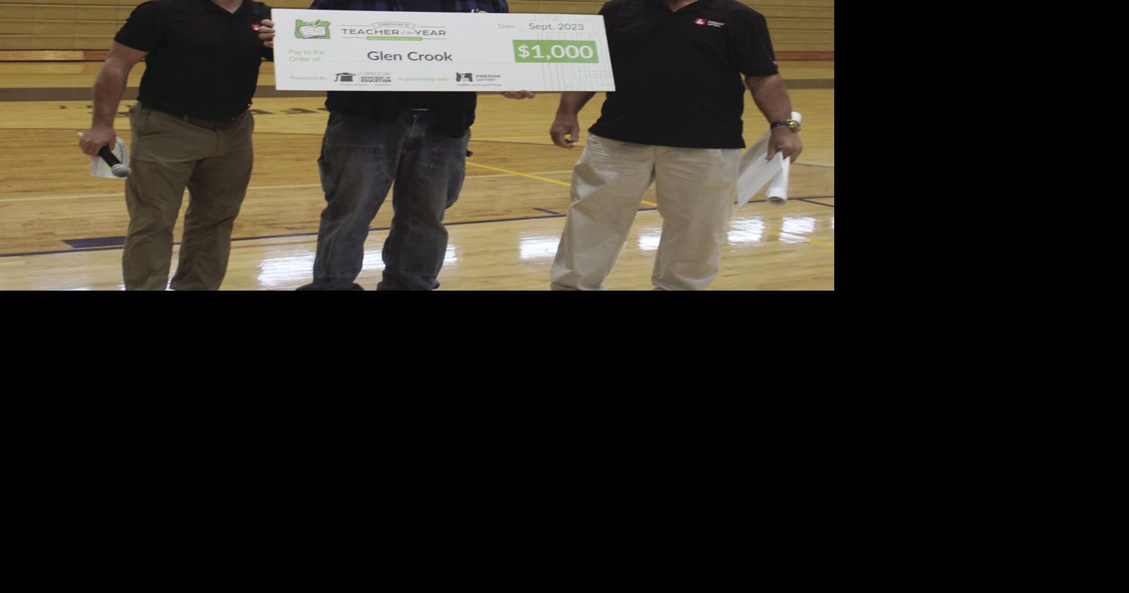 Crook honored as South Coast’s top teacher | Local News | theworldlink.com