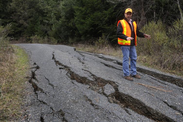 Highway 42 Landslide | Photo Collections | theworldlink.com