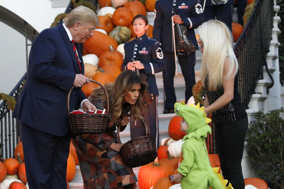 20 photos of the Trumps handing out Halloween candy at the White House ...