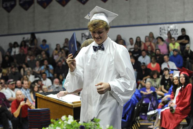 Myrtle Point High School Graduation | Photo Collections | theworldlink.com