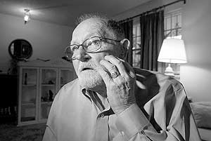 Watergate figure E. Howard Hunt dies at 88 | Local News | theworldlink.com