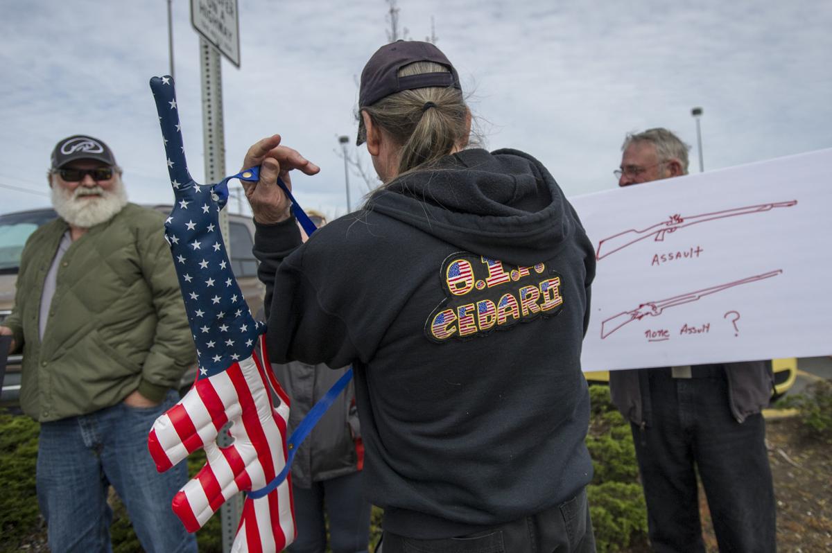 Gun rights activists hold second amendment rally | Local News ...