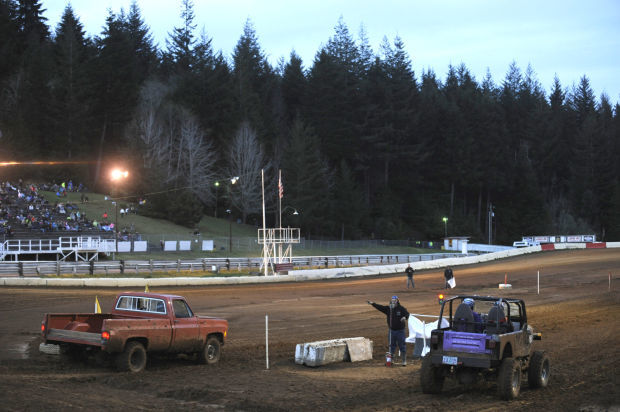 Mud Drags at Coos Bay Speedway | Photo Collections | theworldlink.com