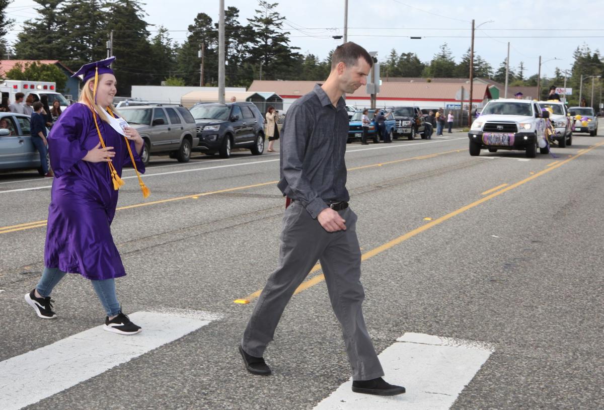 Pacific High School parades its graduates | Bandon News | theworldlink.com