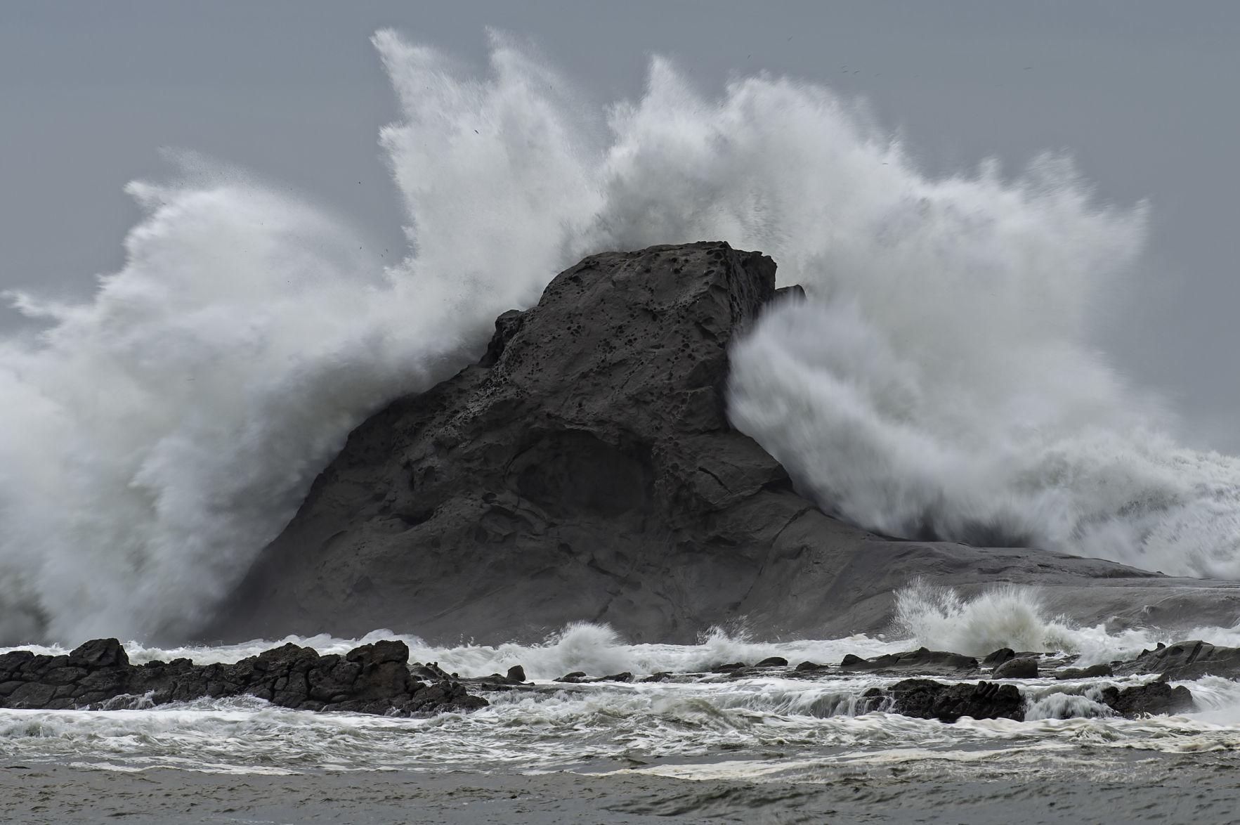Photos: Storm Surge | Photo Collections | theworldlink.com