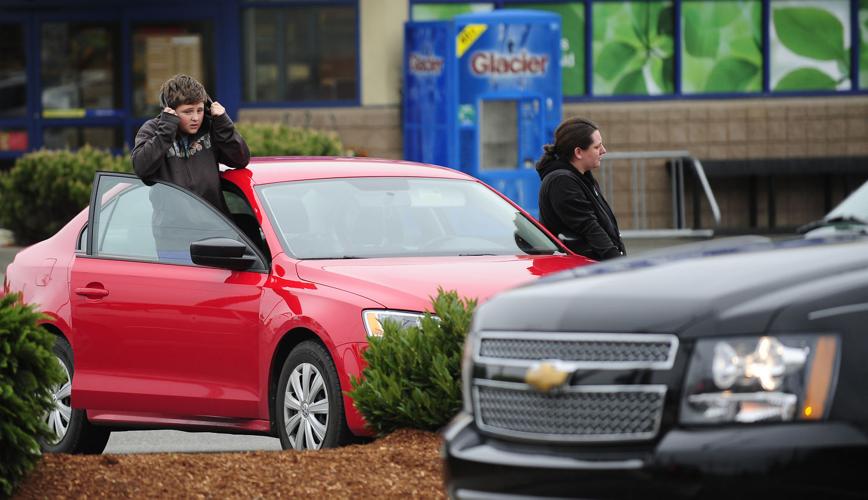 Procession for Deputy Gil Datan | Photo Collections | theworldlink.com