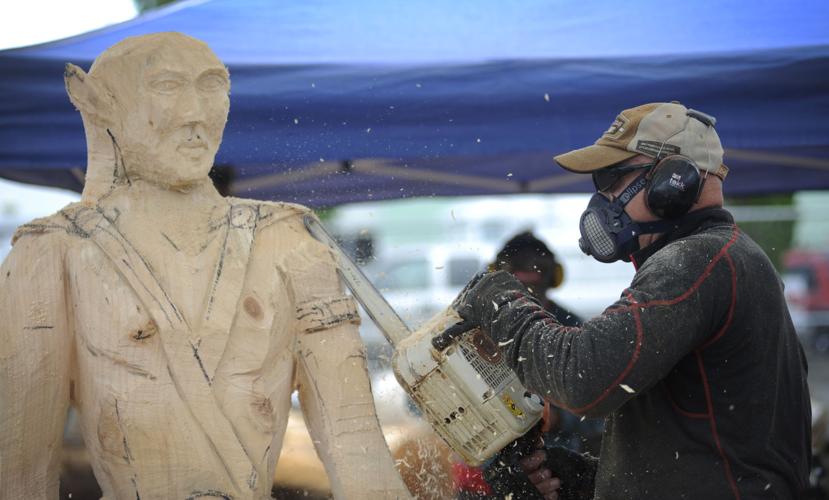 Carvers sculpt masterpieces in Chainsaw Championships | Photo ...