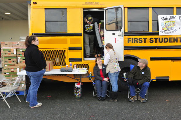 Bus Jam | Photo Collections | theworldlink.com