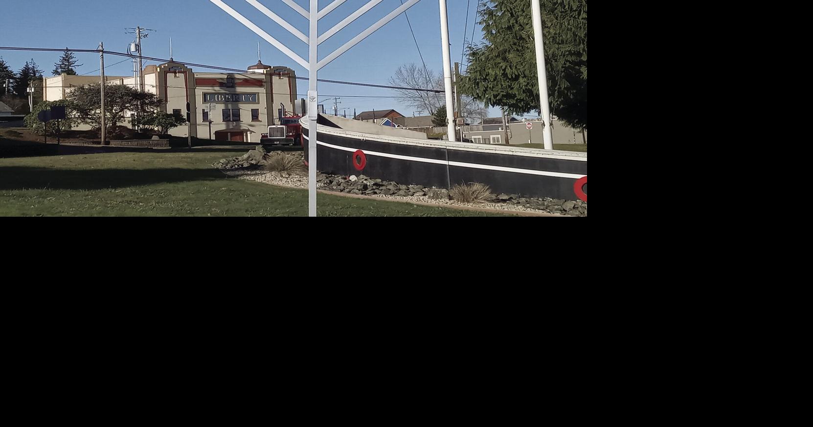 North Bend installs menorah for Hanukkah | Local News | theworldlink.com