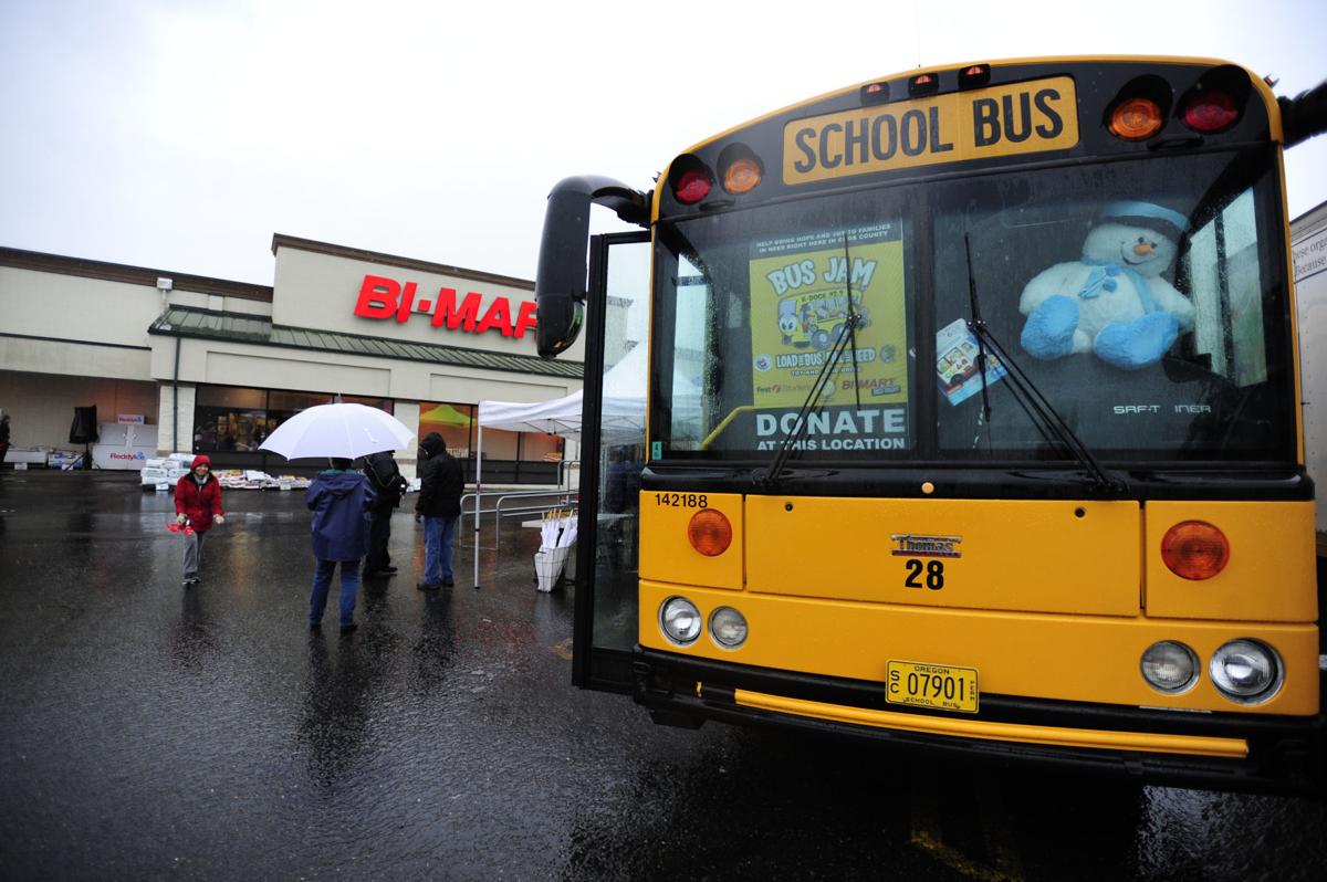 Bus Jam | Photo Collections | theworldlink.com