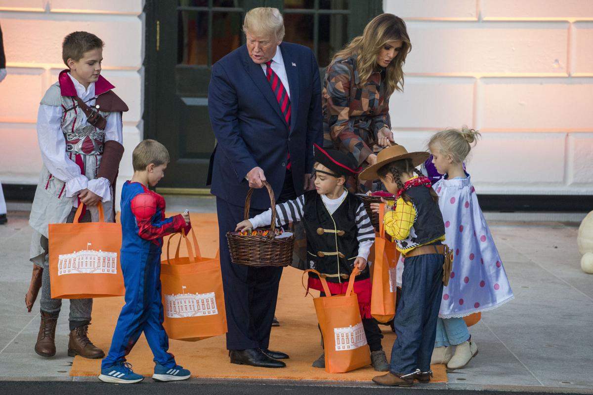 20 photos of the Trumps handing out Halloween candy at the White House ...