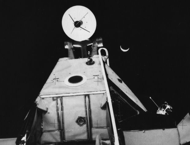 Apollo moon rock mission | Photo Collections | theworldlink.com