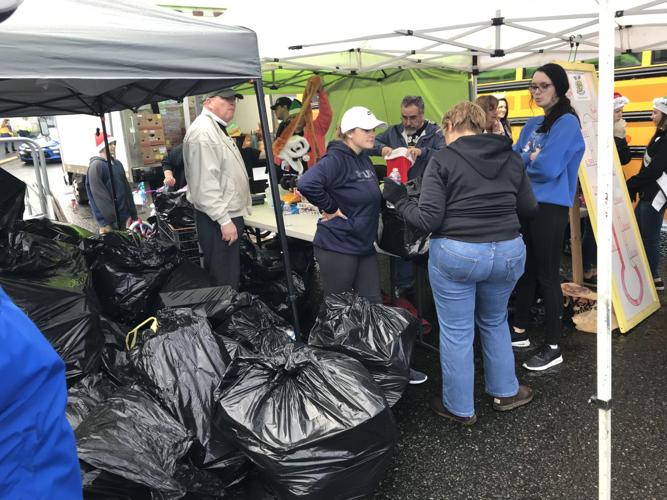 Bus Jam surpasses goals for food and toy donations this holiday season ...