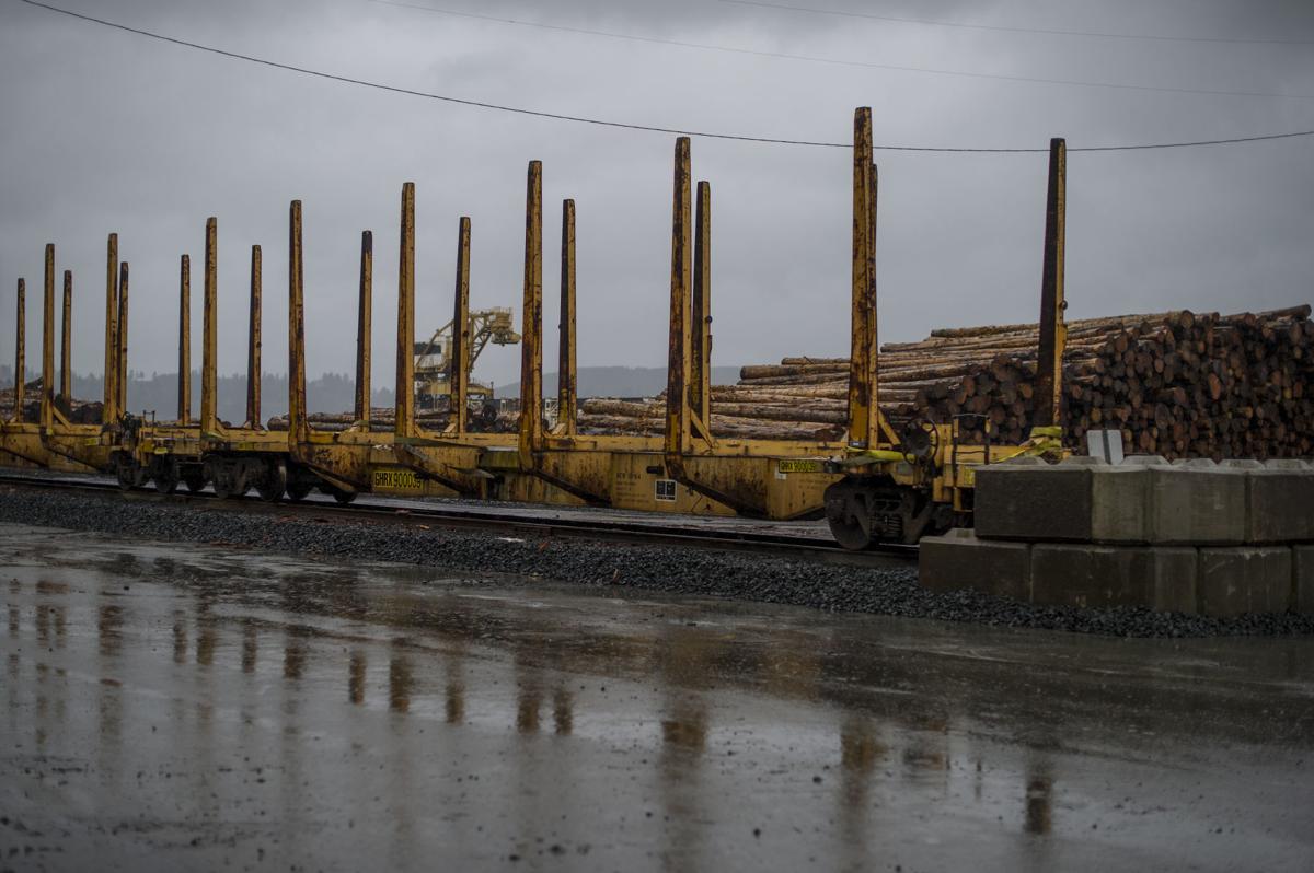 New rail spur links Willamette Valley timber to world | Business ...