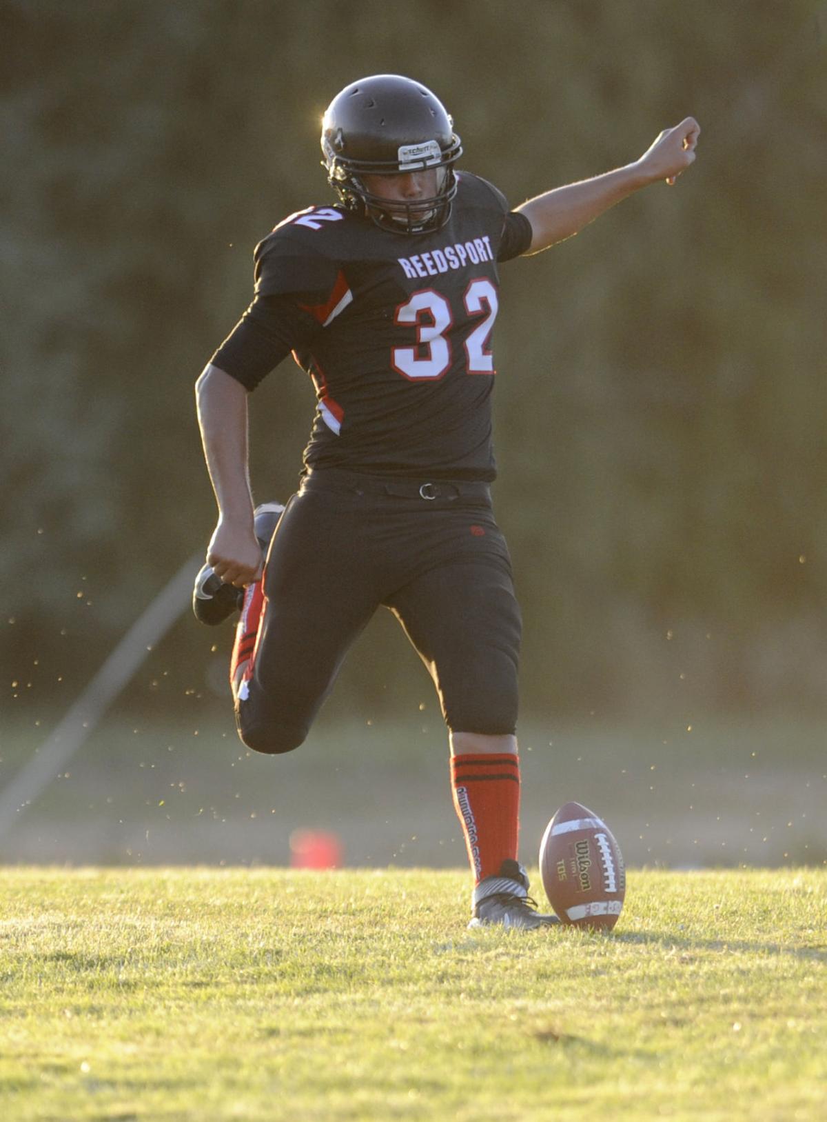 Reedsport vs. Gaston Football | Photo Collections | theworldlink.com