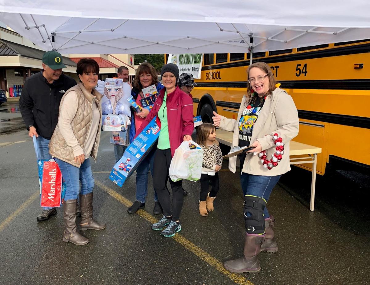 Bus Jam brings in toys, food, money | Bandon News | theworldlink.com