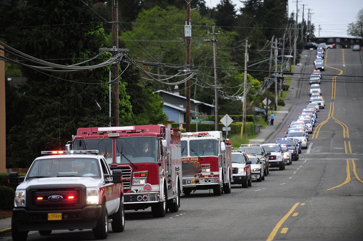 Procession for Deputy Gil Datan | Photo Collections | theworldlink.com