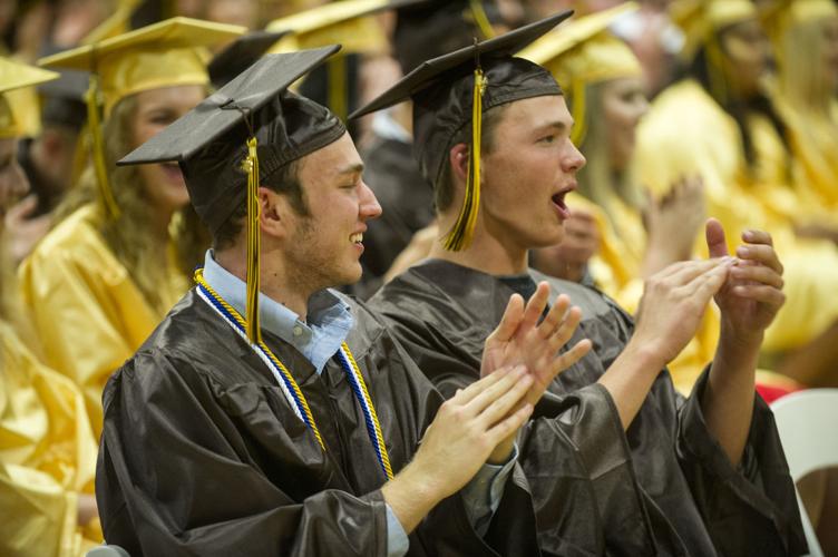 North Bend seniors say farewell | Photo Collections | theworldlink.com