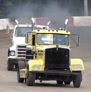 Big rigs put on a show at speedway | Sports | theworldlink.com